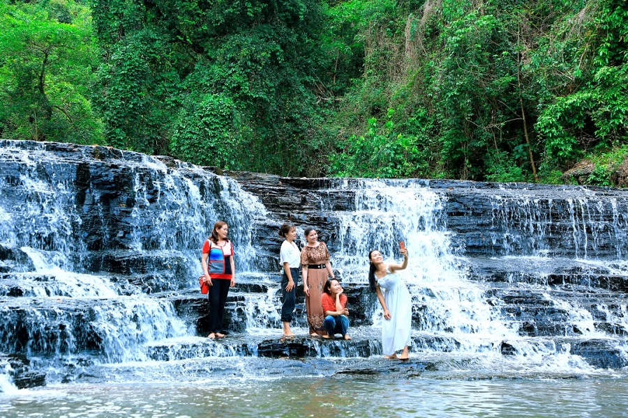The 10 Most Enchanting Waterfalls In Vietnam - Student Exchange Vietnam