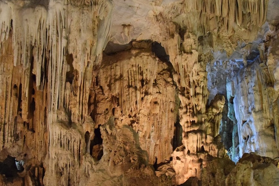 Top 8 Ha Long Bay Caves That Ignite Your Wanderlust in Vietnam ...